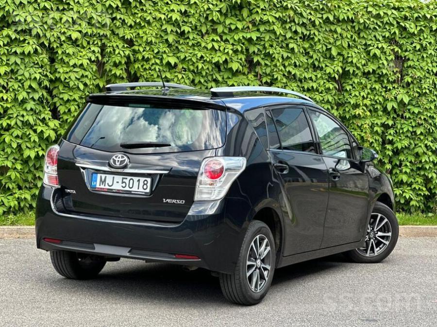 Melns Toyota Verso 2014 Rīga, ar dzinēja tilpumu 1.60 L un nobraukumu 204 tūkst. km par 6250 €, foto 3 vietnē AUTOMOTO.COM.LV