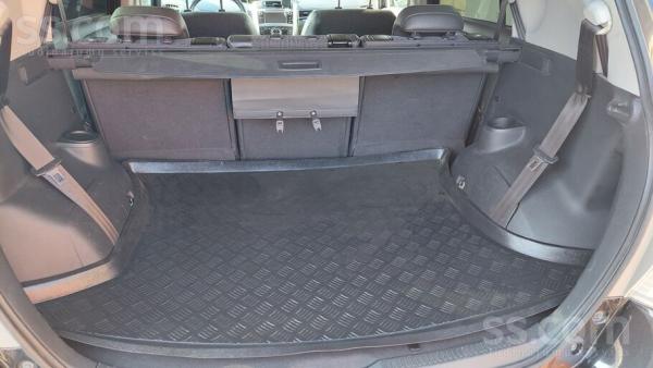 Black Toyota Verso 2014 in Riga, with an engine capacity of 2.00 L and mileage of 282 thousand km for 5200 €, photo 7 on AUTOMOTO.COM.LV