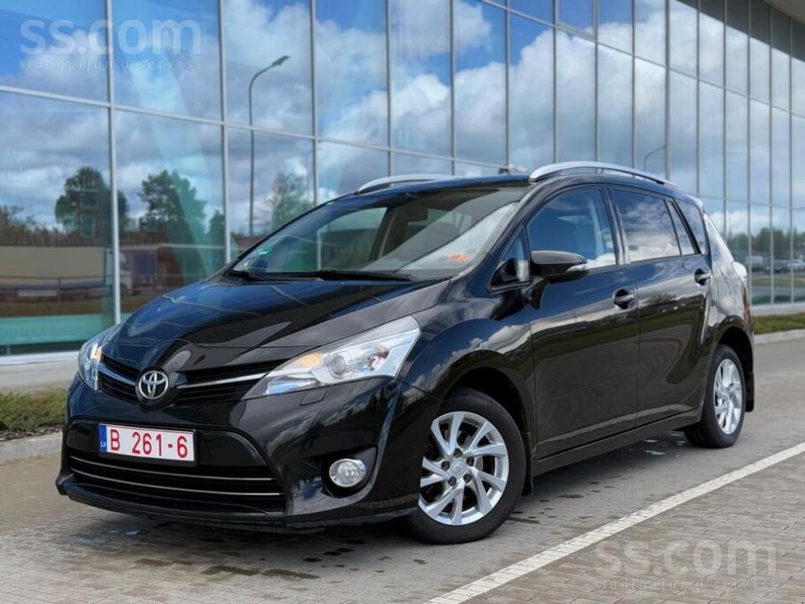Black Toyota Verso 2014 in Rezekne, with an engine capacity of 1.60 L and mileage of 212 thousand km for 5990 €, photo 4 on AUTOMOTO.COM.LV