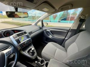 Black Toyota Verso 2014 in Rezekne, with an engine capacity of 1.60 L and mileage of 212 thousand km for 5990 €, photo 10 on AUTOMOTO.COM.LV