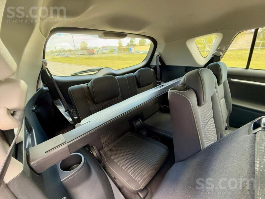 Black Toyota Verso 2014 in Rezekne, with an engine capacity of 1.60 L and mileage of 212 thousand km for 5990 €, photo 13 on AUTOMOTO.COM.LV
