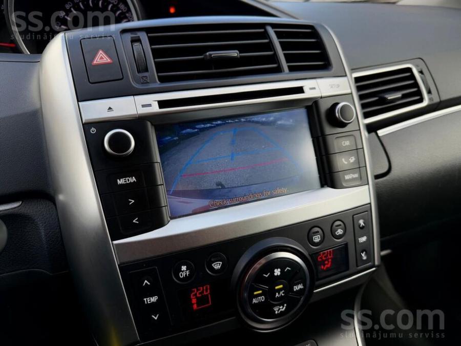 Black Toyota Verso 2014 in Rezekne, with an engine capacity of 1.60 L and mileage of 212 thousand km for 5990 €, photo 17 on AUTOMOTO.COM.LV
