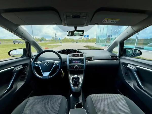Black Toyota Verso 2014 in Rezekne, with an engine capacity of 1.60 L and mileage of 212 thousand km for 5990 €, photo 10 on AUTOMOTO.COM.LV