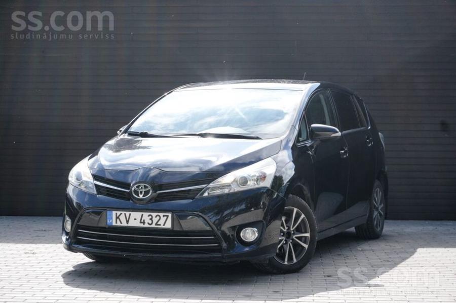 Black Toyota Verso 2014 in Riga, with an engine capacity of 2.00 L and mileage of 276 thousand km for 6590 €, photo 1 on AUTOMOTO.COM.LV