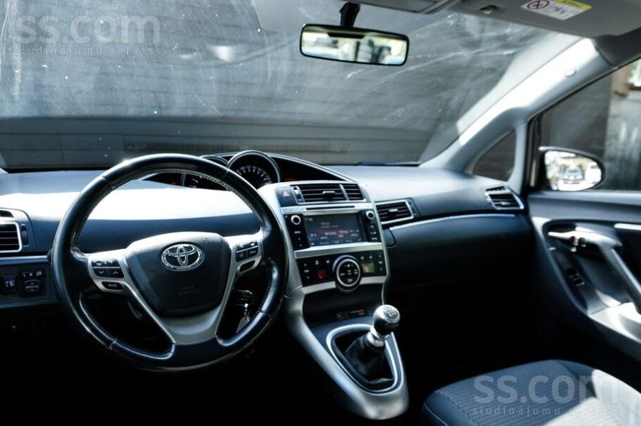 Black Toyota Verso 2014 in Riga, with an engine capacity of 2.00 L and mileage of 276 thousand km for 6590 €, photo 6 on AUTOMOTO.COM.LV