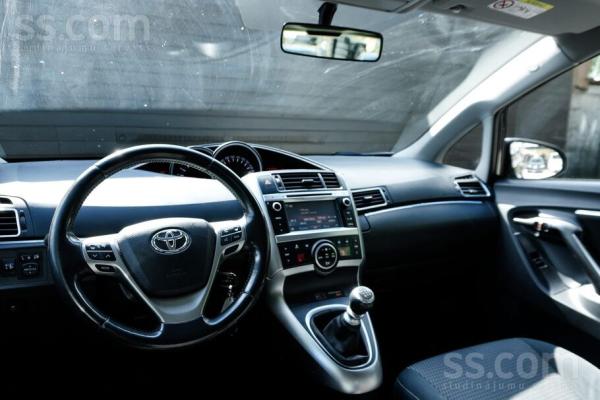 Black Toyota Verso 2014 in Riga, with an engine capacity of 2.00 L and mileage of 276 thousand km for 6590 €, photo 6 on AUTOMOTO.COM.LV