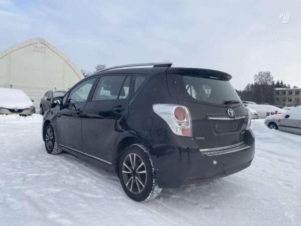 Black Toyota Verso 2015 in Radviliskis, with an engine capacity of 1.80 L and mileage of 196 thousand km for 5950 €, photo 4 on AUTOMOTO.COM.LV