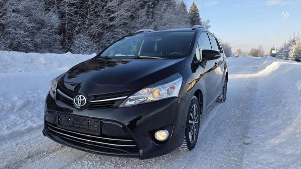 Black Toyota Verso 2015 in Plunge, with an engine capacity of 1.80 L and mileage of 197 thousand km for 9600 €, photo 1 on AUTOMOTO.COM.LV