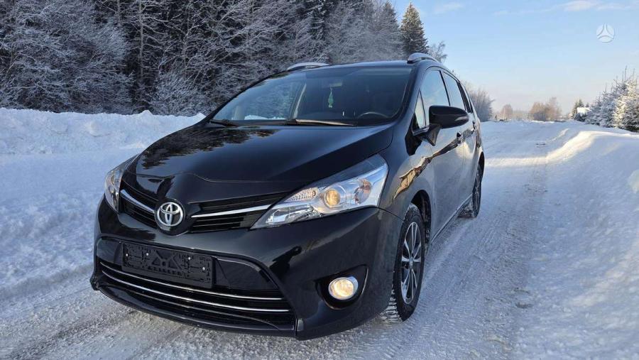 Black Toyota Verso 2015 in Plunge, with an engine capacity of 1.80 L and mileage of 197 thousand km for 9600 €, photo 1 on AUTOMOTO.COM.LV