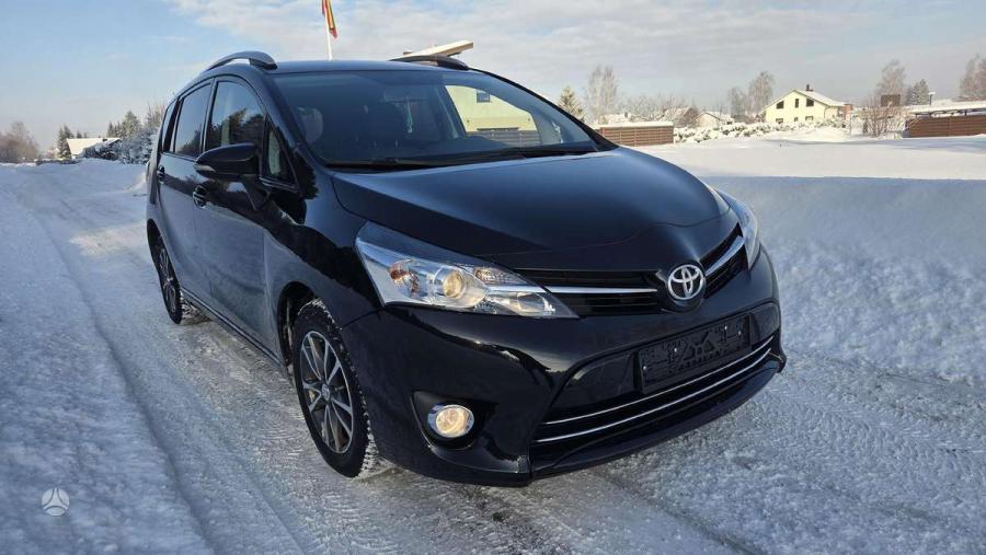 Black Toyota Verso 2015 in Plunge, with an engine capacity of 1.80 L and mileage of 197 thousand km for 9600 €, photo 2 on AUTOMOTO.COM.LV