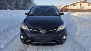 Black Toyota Verso 2015 in Plunge, with an engine capacity of 1.80 L and mileage of 197 thousand km for 9600 €, photo 5 on AUTOMOTO.COM.LV