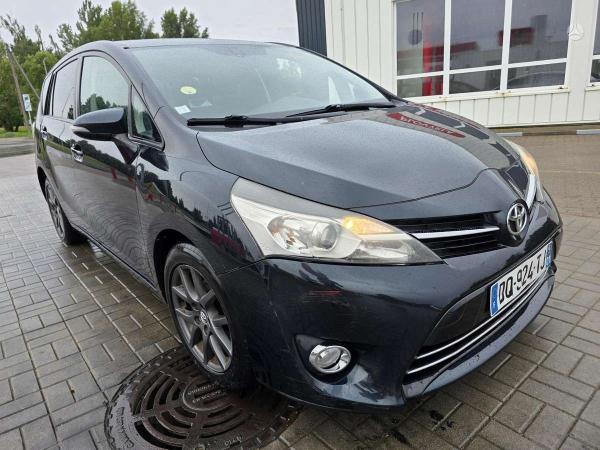 Black Toyota Verso 2015 in Taurage, with an engine capacity of 1.60 L and mileage of 230 thousand km for 5500 €, photo 1 on AUTOMOTO.COM.LV