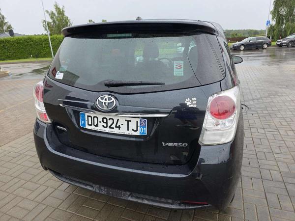 Black Toyota Verso 2015 in Taurage, with an engine capacity of 1.60 L and mileage of 230 thousand km for 5500 €, photo 3 on AUTOMOTO.COM.LV