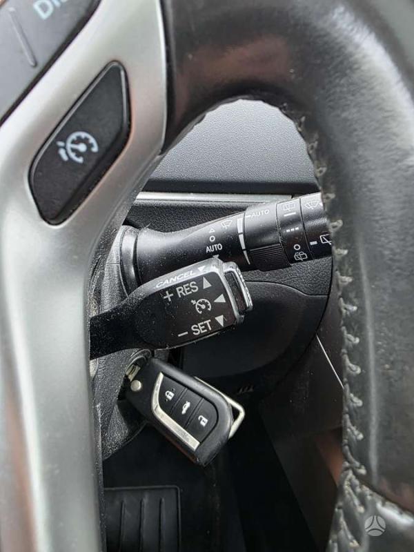 Black Toyota Verso 2015 in Taurage, with an engine capacity of 1.60 L and mileage of 230 thousand km for 5500 €, photo 9 on AUTOMOTO.COM.LV