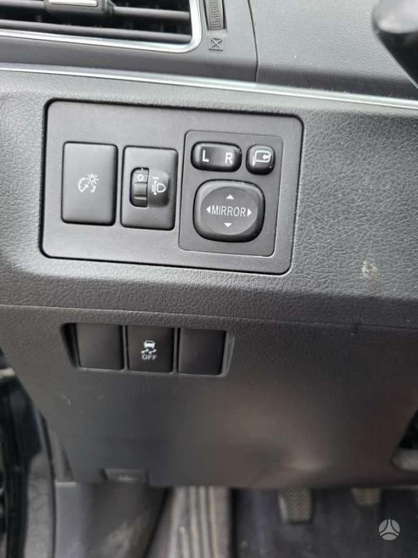 Black Toyota Verso 2015 in Taurage, with an engine capacity of 1.60 L and mileage of 230 thousand km for 5500 €, photo 10 on AUTOMOTO.COM.LV