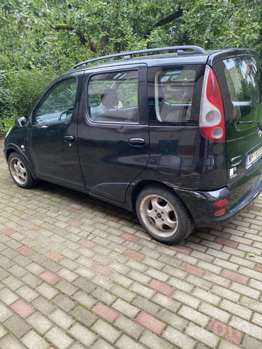 Melns Toyota Verso 2001 Rīga, ar dzinēja tilpumu 1.30 L un nobraukumu 187 tūkst. km par 1400 €, foto 1 vietnē AUTOMOTO.COM.LV