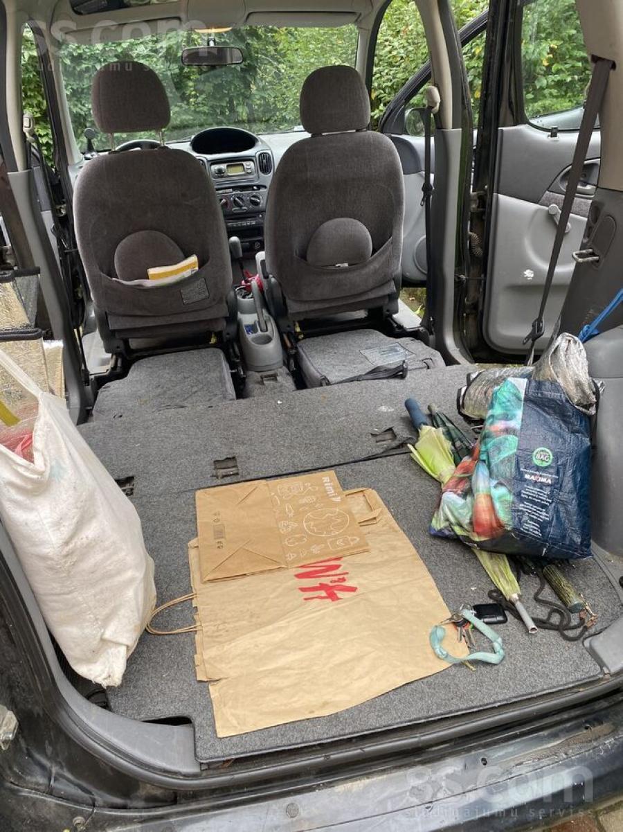 Melns Toyota Verso 2001 Rīga, ar dzinēja tilpumu 1.30 L un nobraukumu 187 tūkst. km par 1400 €, foto 7 vietnē AUTOMOTO.COM.LV