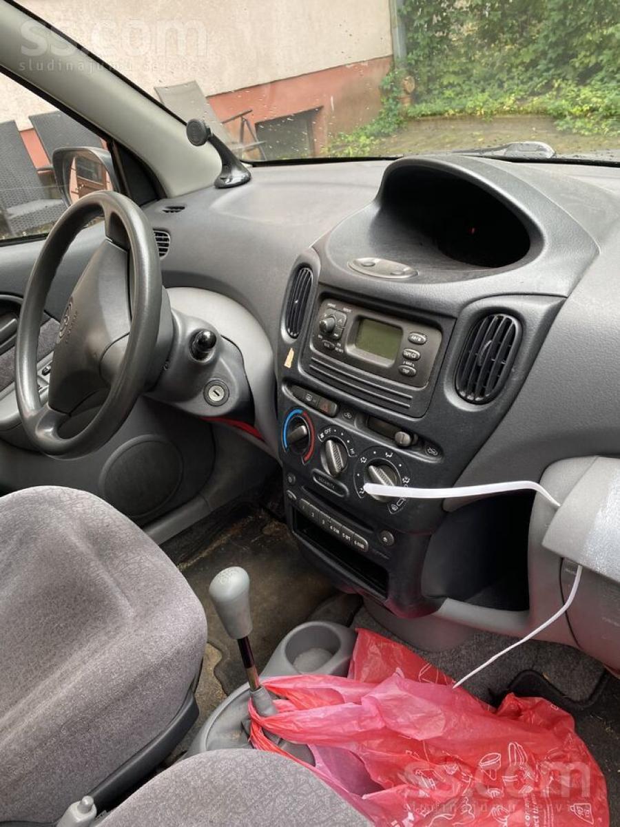 Melns Toyota Verso 2001 Rīga, ar dzinēja tilpumu 1.30 L un nobraukumu 187 tūkst. km par 1400 €, foto 8 vietnē AUTOMOTO.COM.LV