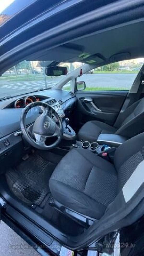Melns Toyota Verso 2010 Tallina, ar dzinēja tilpumu 2.20 L un nobraukumu 189 tūkst. km par 4400 €, foto 5 vietnē AUTOMOTO.COM.LV