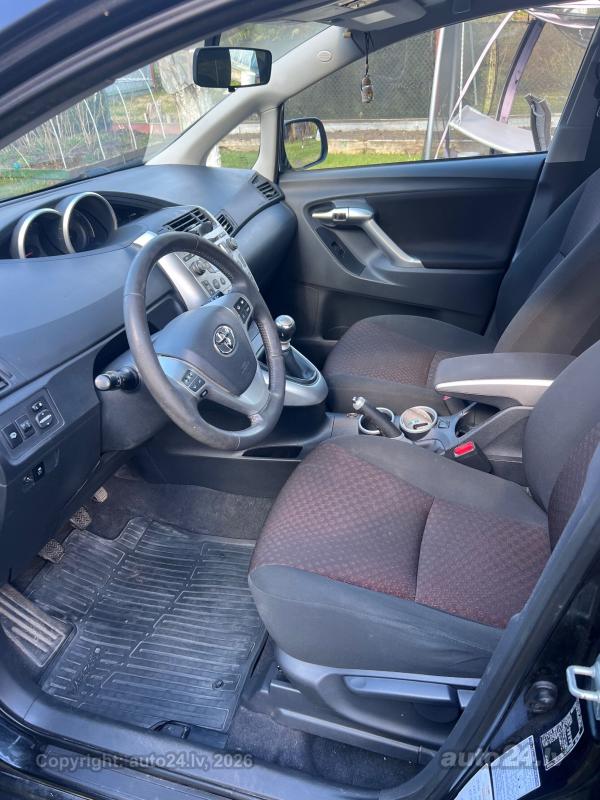 Melns Toyota Verso 2011 Tallina, ar dzinēja tilpumu 1.60 L un nobraukumu 187 tūkst. km par 6499 €, foto 7 vietnē AUTOMOTO.COM.LV