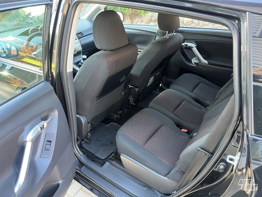 Melns Toyota Verso 2011 Vilkaviškis, ar dzinēja tilpumu 1.80 L un nobraukumu 184 tūkst. km par 5800 €, foto 12 vietnē AUTOMOTO.COM.LV