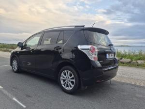 Black Toyota Verso 2012 in Tallinn, with an engine capacity of 1.80 L and mileage of 129 thousand km for 6500 €, photo 7 on AUTOMOTO.COM.LV