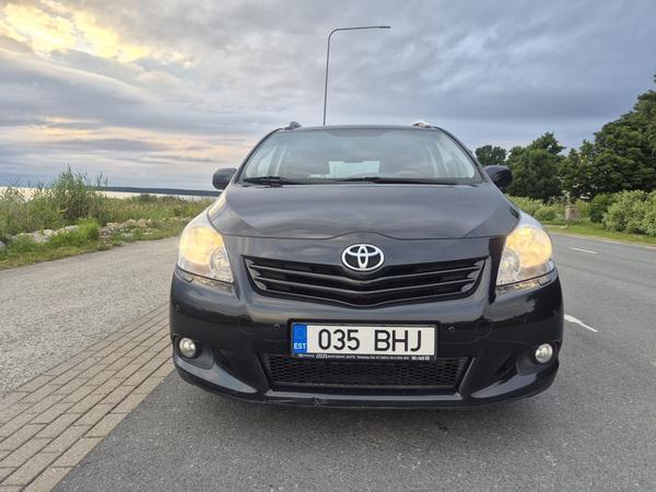 Black Toyota Verso 2012 in Tallinn, with an engine capacity of 1.80 L and mileage of 129 thousand km for 6500 €, photo 8 on AUTOMOTO.COM.LV
