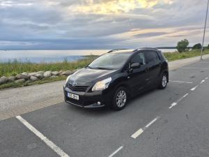 Black Toyota Verso 2012 in Tallinn, with an engine capacity of 1.80 L and mileage of 129 thousand km for 6500 €, photo 17 on AUTOMOTO.COM.LV