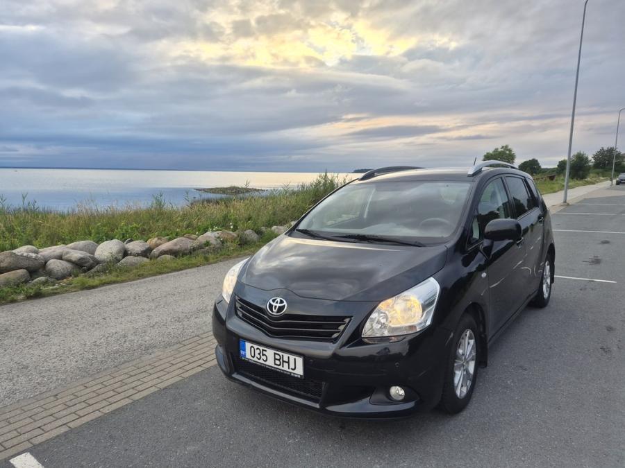 Black Toyota Verso 2012 in Tallinn, with an engine capacity of 1.80 L and mileage of 129 thousand km for 6500 €, photo 18 on AUTOMOTO.COM.LV