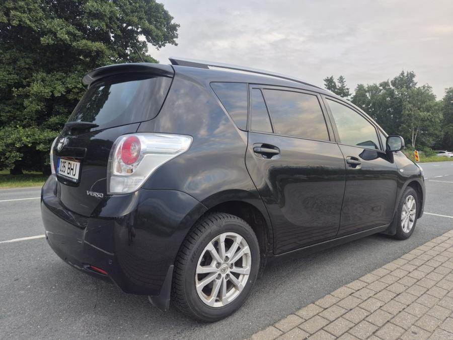 Black Toyota Verso 2012 in Tallinn, with an engine capacity of 1.80 L and mileage of 129 thousand km for 6500 €, photo 23 on AUTOMOTO.COM.LV