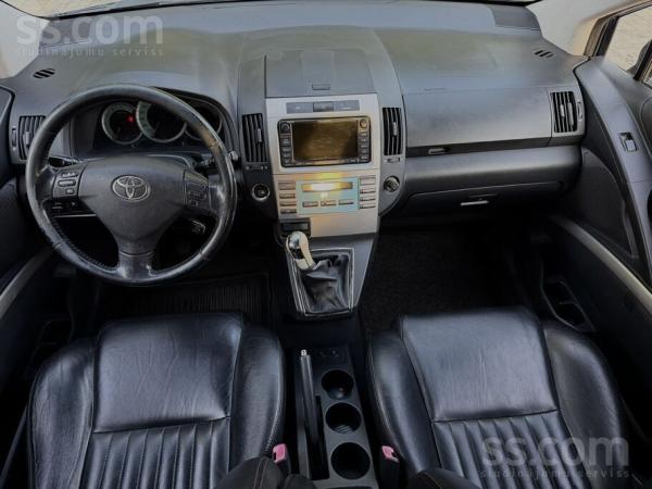 Blue Toyota Verso 2007 in Daugavpils, with an engine capacity of 2.20 L and mileage of 260 thousand km for 2600 €, photo 5 on AUTOMOTO.COM.LV