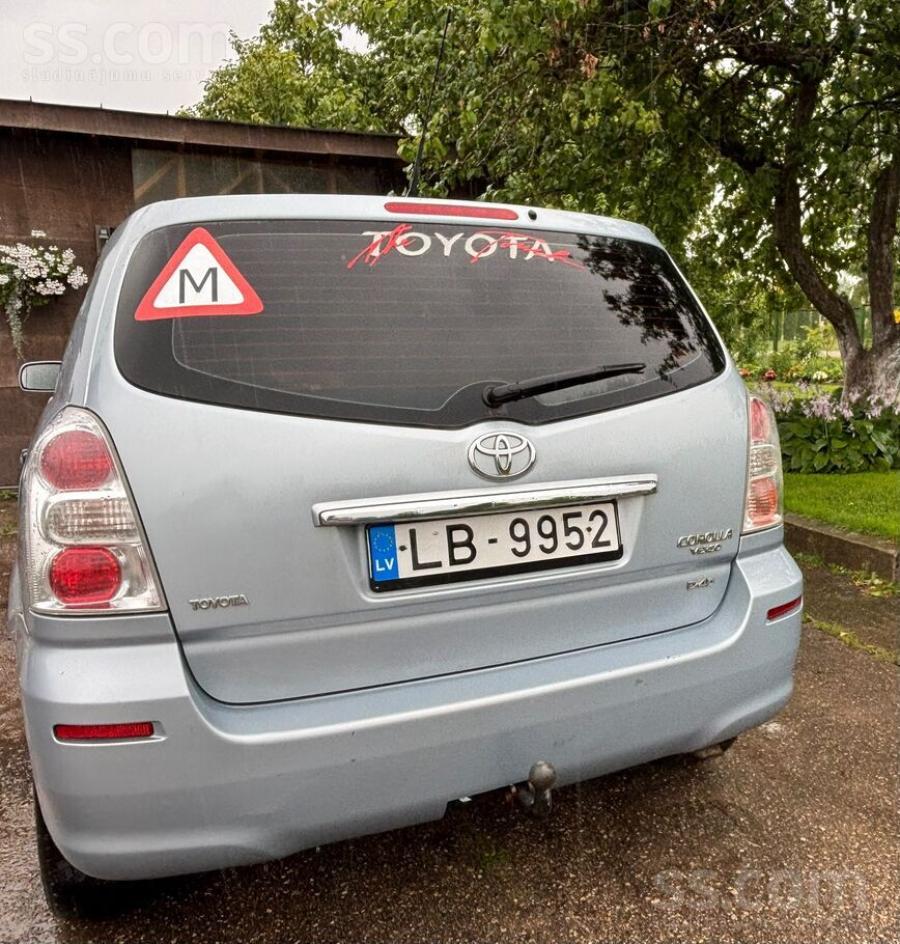 Zils Toyota Verso 2007 Rēzekne, ar dzinēja tilpumu 2.20 L un nobraukumu 389 tūkst. km par 1700 €, foto 5 vietnē AUTOMOTO.COM.LV