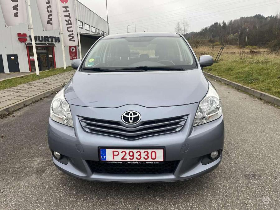 Blue Toyota Verso 2009 in Vilnius, with an engine capacity of 1.80 L and mileage of 246 thousand km for 5750 €, photo 2 on AUTOMOTO.COM.LV