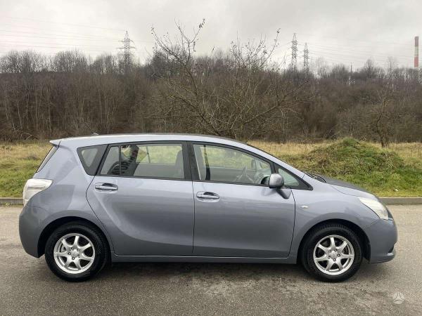 Zils Toyota Verso 2009 Viļņa, ar dzinēja tilpumu 1.80 L un nobraukumu 246 tūkst. km par 5750 €, foto 4 vietnē AUTOMOTO.COM.LV
