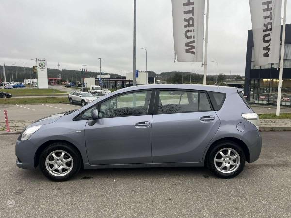 Zils Toyota Verso 2009 Viļņa, ar dzinēja tilpumu 1.80 L un nobraukumu 246 tūkst. km par 5750 €, foto 8 vietnē AUTOMOTO.COM.LV