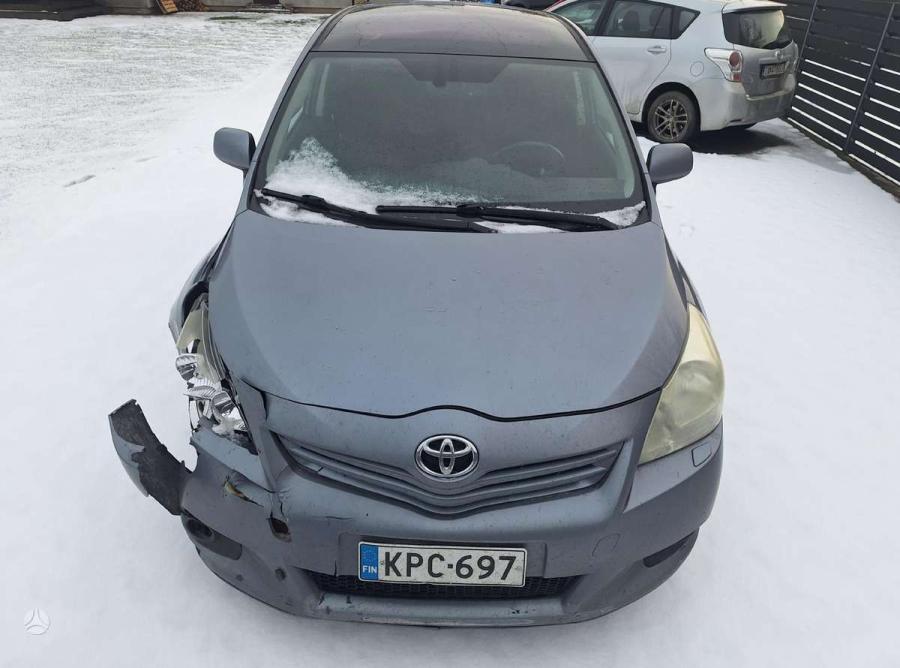 Zils Toyota Verso 2009 Marijampole, ar dzinēja tilpumu 2.00 L un nobraukumu 258 tūkst. km par 1850 €, foto 2 vietnē AUTOMOTO.COM.LV