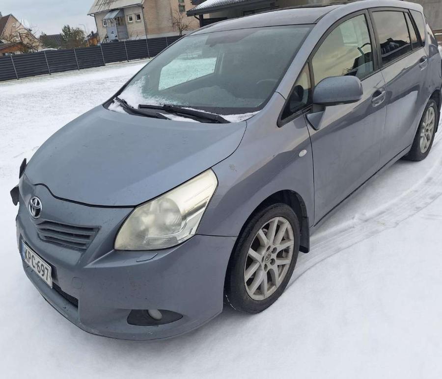 Zils Toyota Verso 2009 Marijampole, ar dzinēja tilpumu 2.00 L un nobraukumu 258 tūkst. km par 1850 €, foto 3 vietnē AUTOMOTO.COM.LV