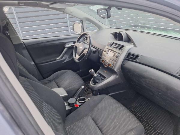 Blue Toyota Verso 2009 in Marijampole, with an engine capacity of 2.00 L and mileage of 258 thousand km for 1850 €, photo 8 on AUTOMOTO.COM.LV