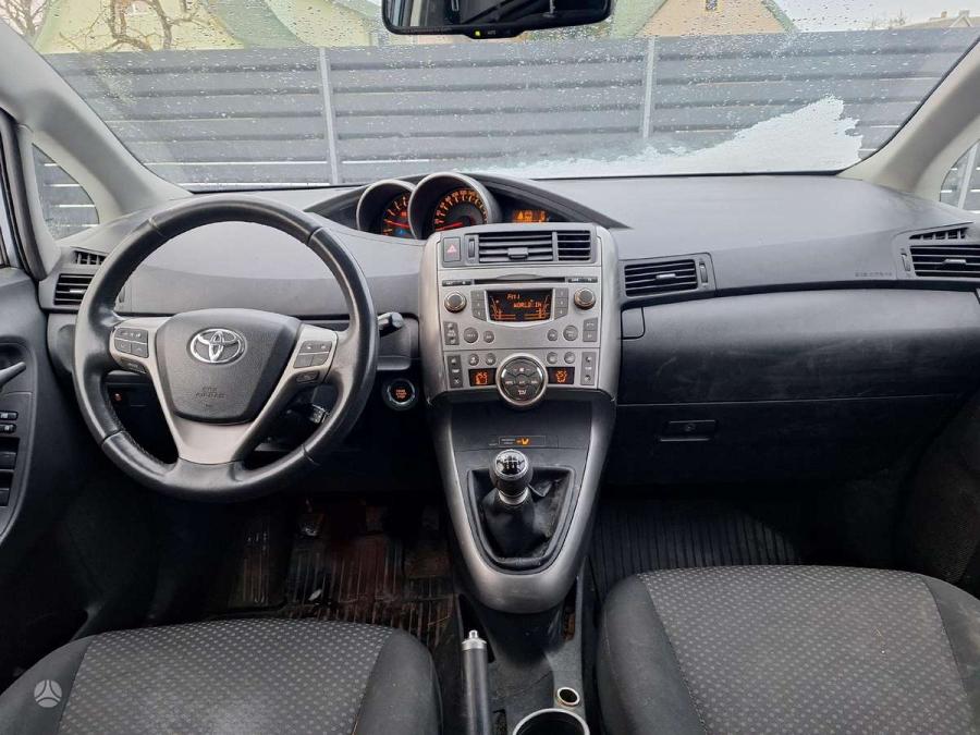 Zils Toyota Verso 2009 Marijampole, ar dzinēja tilpumu 2.00 L un nobraukumu 258 tūkst. km par 1850 €, foto 11 vietnē AUTOMOTO.COM.LV