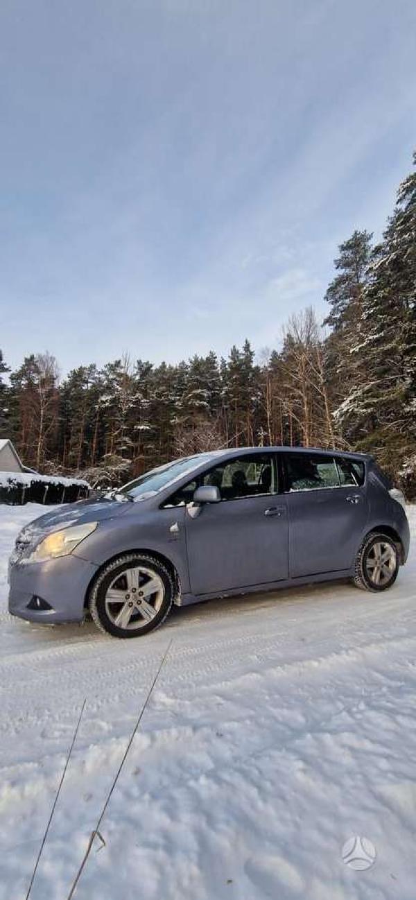 Zils Toyota Verso 2009 Mažeikiai, ar dzinēja tilpumu 2.20 L un nobraukumu 215 tūkst. km par 4000 €, foto 3 vietnē AUTOMOTO.COM.LV