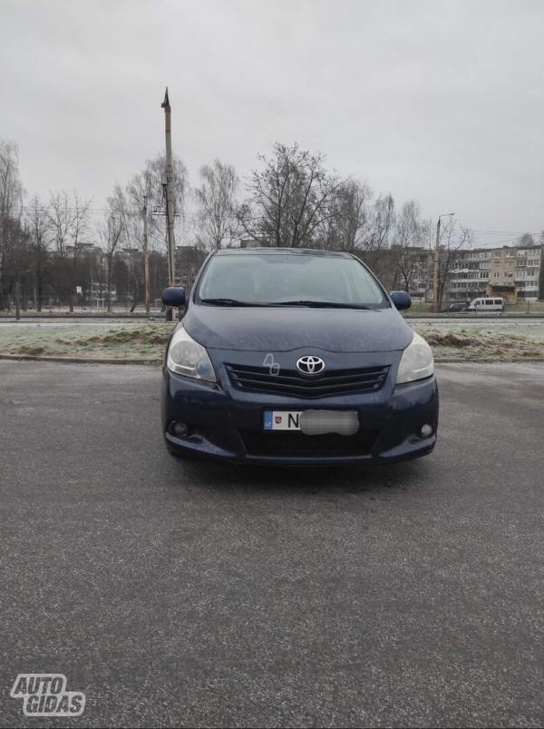 Zils Toyota Verso 2009 Viļņa, ar dzinēja tilpumu 2.00 L un nobraukumu 350 tūkst. km par 2150 €, foto 2 vietnē AUTOMOTO.COM.LV