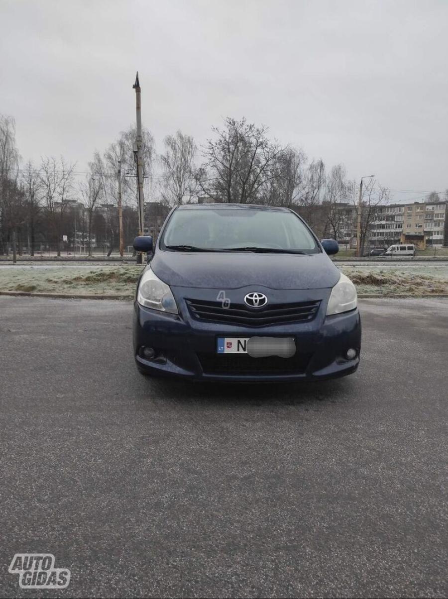 Zils Toyota Verso 2009 Viļņa, ar dzinēja tilpumu 2.00 L un nobraukumu 350 tūkst. km par 2150 €, foto 2 vietnē AUTOMOTO.COM.LV