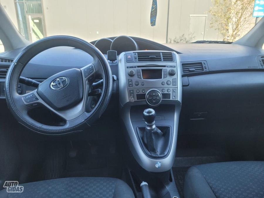 Zils Toyota Verso 2009 Viļņa, ar dzinēja tilpumu 2.00 L un nobraukumu 350 tūkst. km par 2150 €, foto 8 vietnē AUTOMOTO.COM.LV