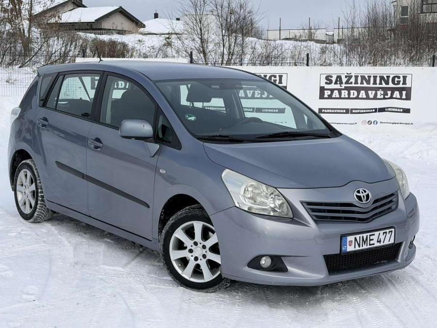 Zils Toyota Verso 2009 Viļņa, ar dzinēja tilpumu 2.00 L un nobraukumu 232 tūkst. km par 3700 €, foto 1 vietnē AUTOMOTO.COM.LV