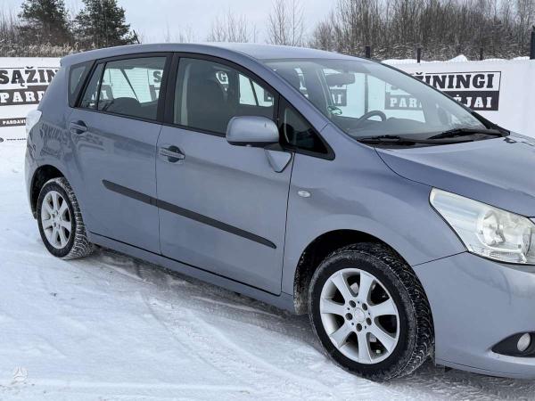 Zils Toyota Verso 2009 Viļņa, ar dzinēja tilpumu 2.00 L un nobraukumu 232 tūkst. km par 3700 €, foto 5 vietnē AUTOMOTO.COM.LV