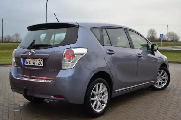 Zils Toyota Verso 2009 Jēkabpils, ar dzinēja tilpumu 2.20 L un nobraukumu 227 tūkst. km par 6600 €, foto 2 vietnē AUTOMOTO.COM.LV