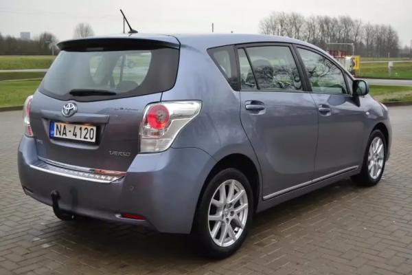 Zils Toyota Verso 2009 Jēkabpils, ar dzinēja tilpumu 2.20 L un nobraukumu 227 tūkst. km par 6600 €, foto 6 vietnē AUTOMOTO.COM.LV