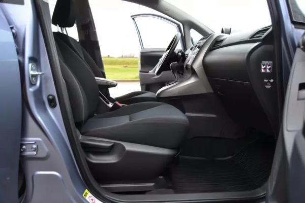 Zils Toyota Verso 2009 Jēkabpils, ar dzinēja tilpumu 2.20 L un nobraukumu 227 tūkst. km par 6600 €, foto 10 vietnē AUTOMOTO.COM.LV