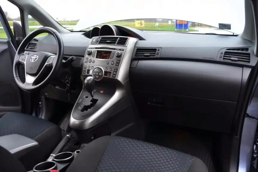 Zils Toyota Verso 2009 Jēkabpils, ar dzinēja tilpumu 2.20 L un nobraukumu 227 tūkst. km par 6600 €, foto 12 vietnē AUTOMOTO.COM.LV