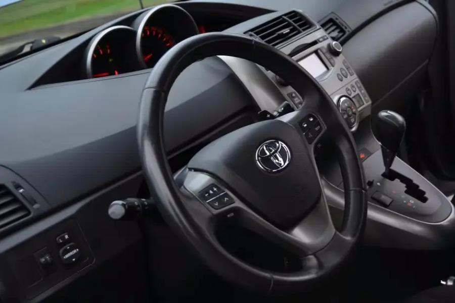 Zils Toyota Verso 2009 Jēkabpils, ar dzinēja tilpumu 2.20 L un nobraukumu 227 tūkst. km par 6600 €, foto 13 vietnē AUTOMOTO.COM.LV